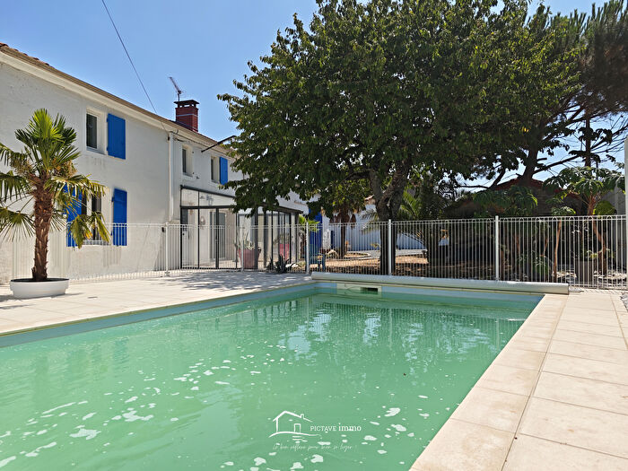 Maison 9 pièces à vendre à Sauzé-Vaussais