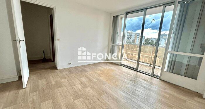 Appartement 3 pièces à louer à Bleuzen, Vanves