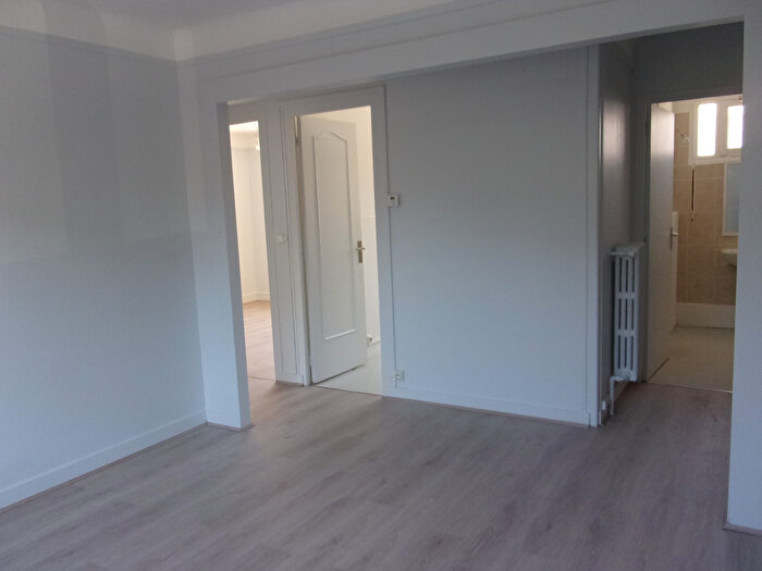 Appartement à louer - Melun, Rive de Seine, Sud - 3 pièces - 2 chambres