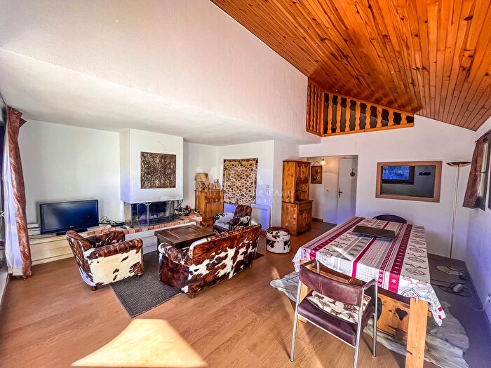 Appartement à vendre - Saint-Étienne-de-Tinée - 5 pièces - 3 chambres