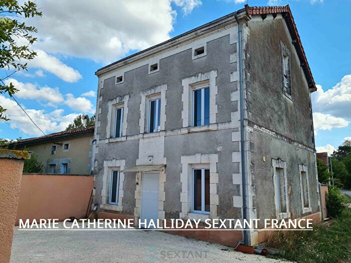 Maison à vendre - Douzillac - 5 pièces - 3 chambres