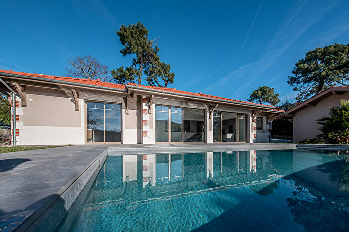 Maison à vendre - Arcachon, Ville dHiver, Parc Mauresque - 6 pièces - 4 chambres