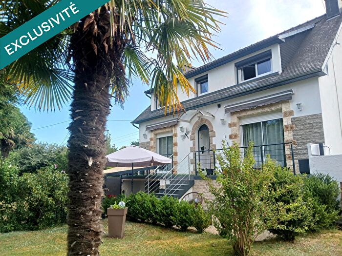 Belle-Isle-en-Terre : Maison 8 pièces à vendre