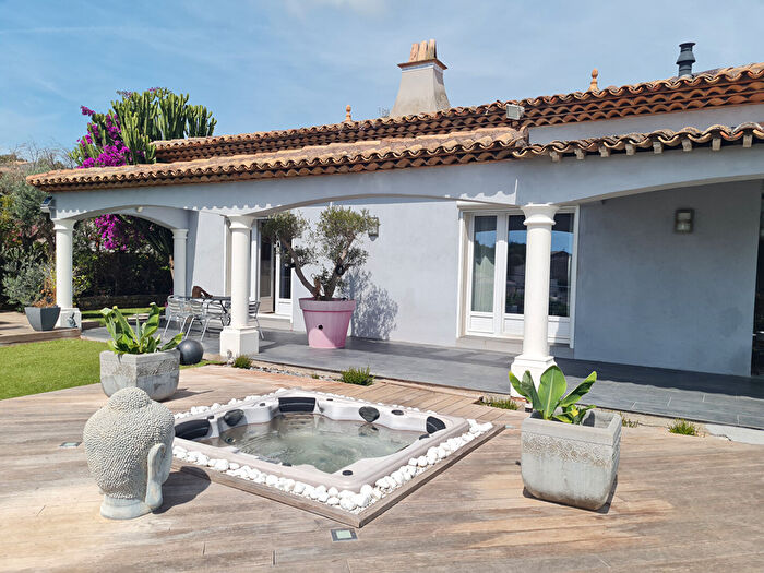 Maison 8 pièces à Fréjus, Saint-Aygulf, à vendre