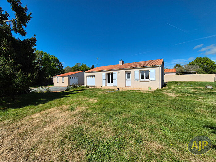 Maison 5 pièces à vendre à Saint-Étienne-du-Bois
