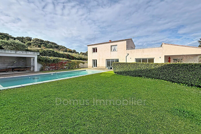 Maison à vendre - Saint-Saturnin-lès-Avignon - 7 pièces - 4 chambres