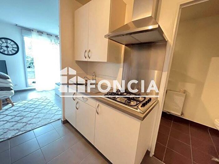 Appartement à louer - Crêt de Roc, Saint-Étienne - 1 pièce