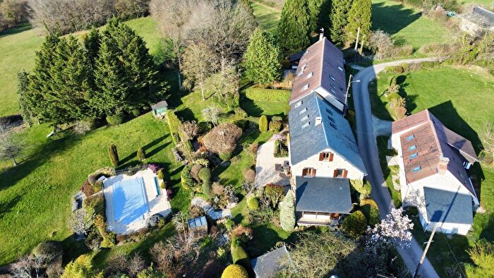 Maison à vendre - Saint-Martin-du-Puy - 10 pièces - 7 chambres