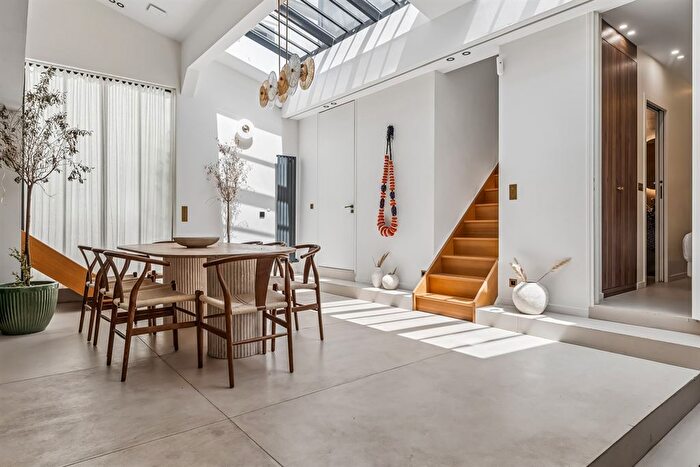 Paris 18ème, Montmartre, Sacré Coeur, Abbesses : Appartement 5 pièces à vendre