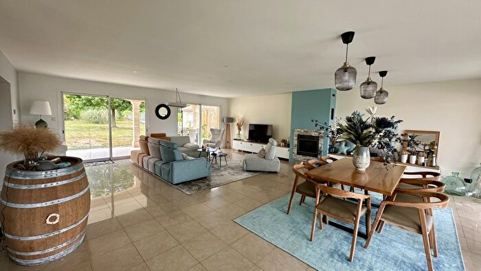 Maison à vendre - Salles-de-Barbezieux - 8 pièces - 4 chambres