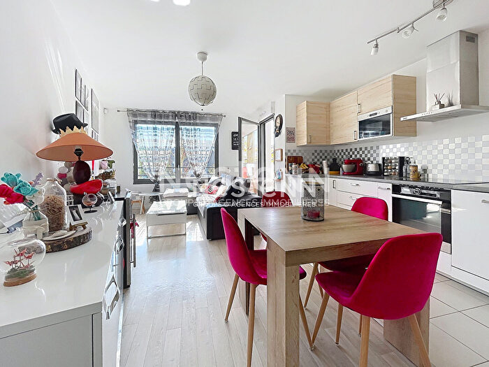 Appartement à vendre - Saint-Cyr-lécole, Fontaine Saint-Martin - 3 pièces - 2 chambres