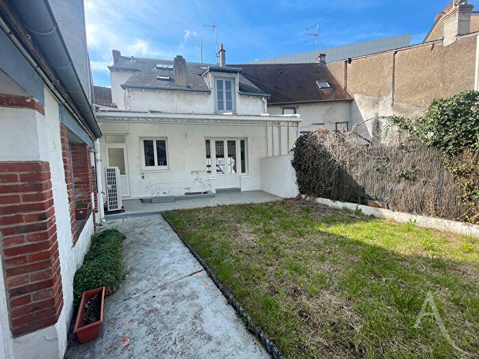 Maison à louer - Centre Ville-Les Marins, Châteauroux - 4 pièces - 3 chambres