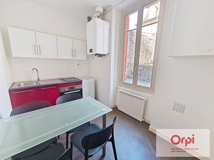 Appartement à louer - Cité Bretonnie-Chatelet-Favieres-Conches, Montluçon - 1 pièce