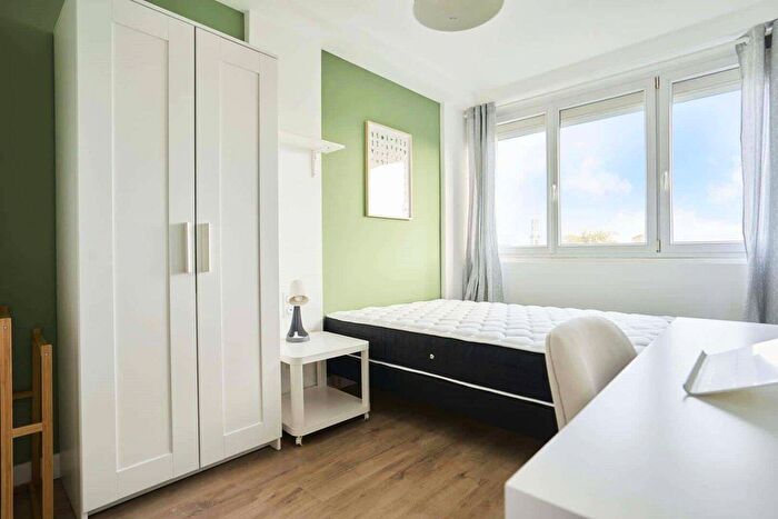 Appartement à louer - Centre-Neuf Bourg-Quesnoy-Delsaux-Musée-Cannoniers-Gare, Valenciennes - 1 pièce