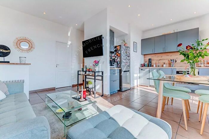 Appartement 3 pièces à Nice, Madeleine, à vendre