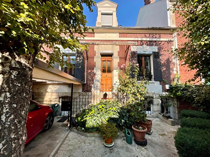 Maison à vendre - Nogent-sur-Oise, Carnot, Europe, Pont Royal - 6 pièces - 4 chambres