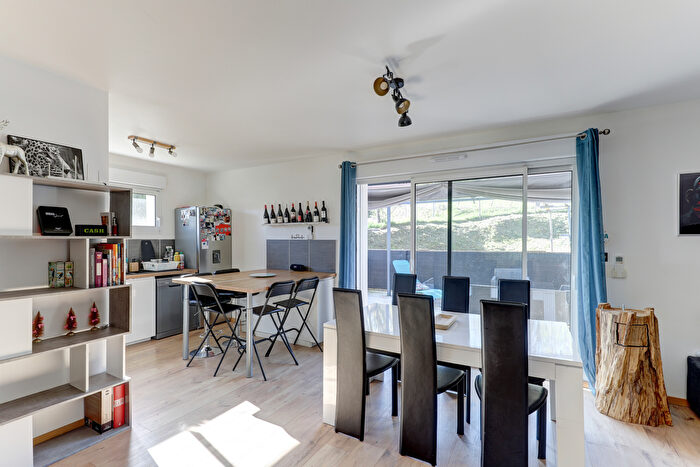 Maison à vendre - Saint-Genès-Champanelle - 3 pièces - 2 chambres