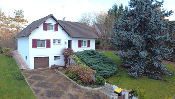 Maison à louer - Les Mesnuls - 6 pièces - 4 chambres