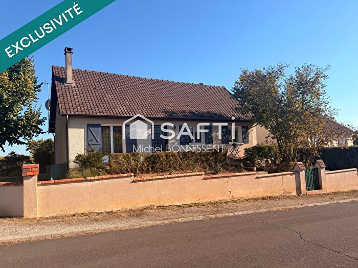 Saint-Michel-de-Volangis : Maison 6 pièces à vendre