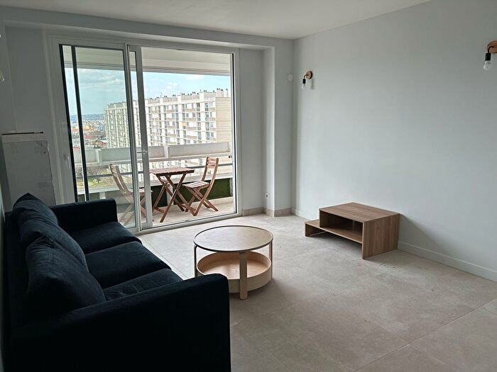 Bron, Le Rafour - Appartement 5 pièces à louer