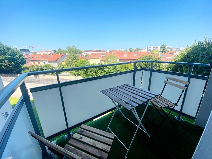 Appartement à louer - Croix Luizet, Villeurbanne - 4 pièces - 3 chambres