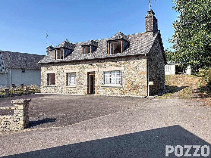 Isigny-le-Buat : Maison 4 pièces à vendre