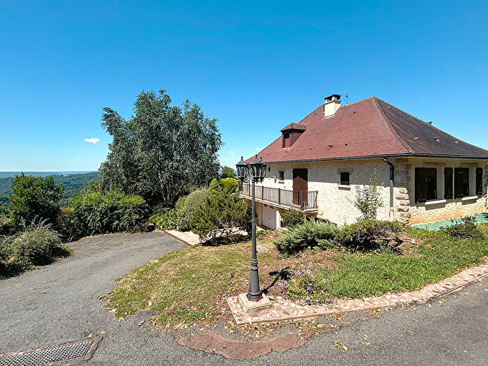 Maison à vendre - Beaulieu-sur-Dordogne - 8 pièces - 5 chambres