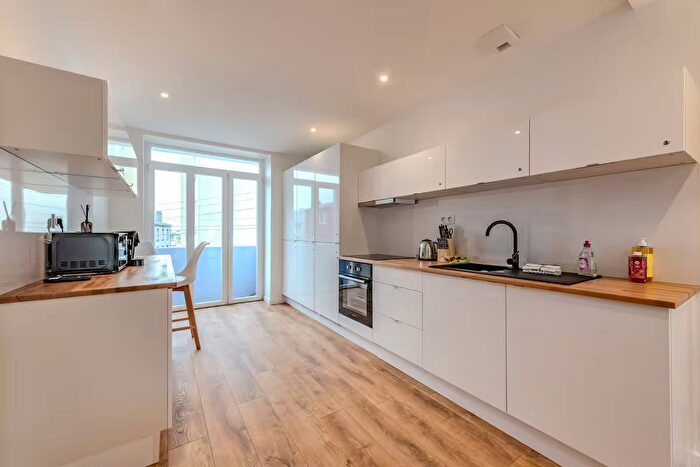 Maison à louer - Brest - 7 pièces - 6 chambres