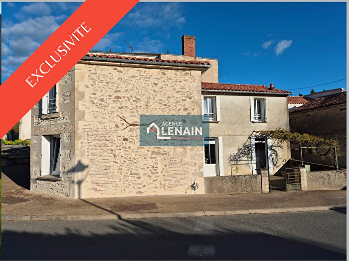 Maison à vendre - Tallud-Sainte-Gemme - 5 pièces - 4 chambres