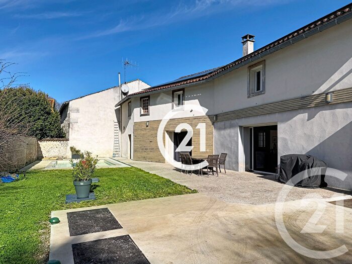 Maison à vendre - Salignac-sur-Charente - 6 pièces - 4 chambres