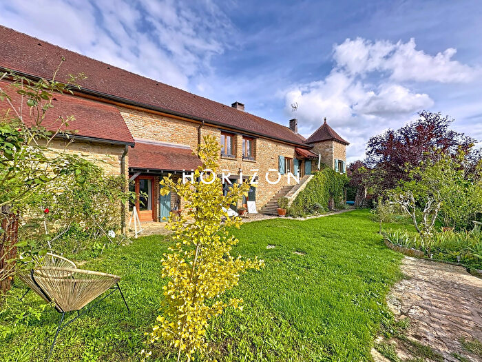 Maison à vendre - Donzy-le-National - 7 pièces - 4 chambres