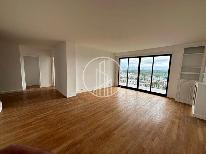 Appartement à louer - Val dOr, Saint-Cloud - 5 pièces - 4 chambres