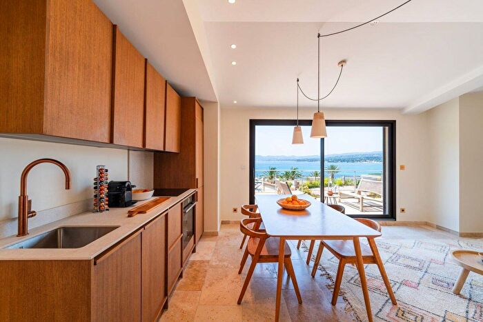 Appartement à louer - Saint-Cyr-sur-Mer - 3 pièces - 2 chambres