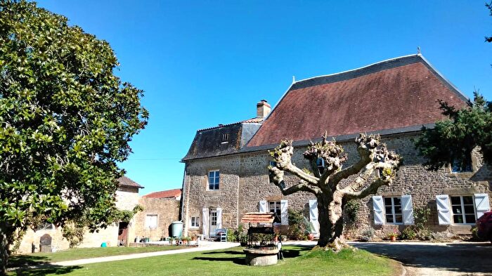 Maison à vendre - Pressac - 8 pièces - 5 chambres