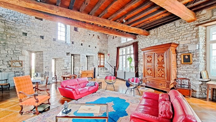 Sauveterre-de-Béarn : Maison 7 pièces à vendre