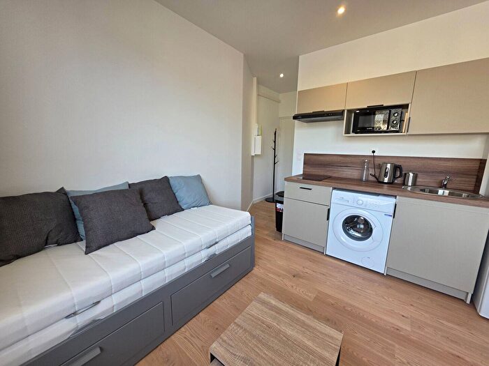 Monthieu-Saint François, Saint-Étienne : Appartement 1 pièce à louer