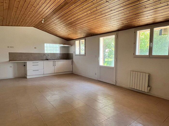 Bourg, Eysines : Maison 4 pièces à louer