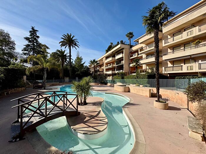 Cannes, Californie Pezou : Appartement 2 pièces à vendre