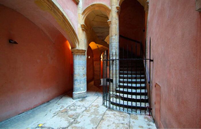 Appartement à louer - Lyon e , Quartiers anciens - 5 pièces - 4 chambres