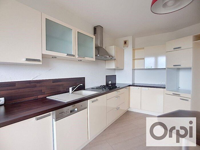 Appartement à louer - Montgacher-Cordeliers, Montluçon - 4 pièces - 3 chambres