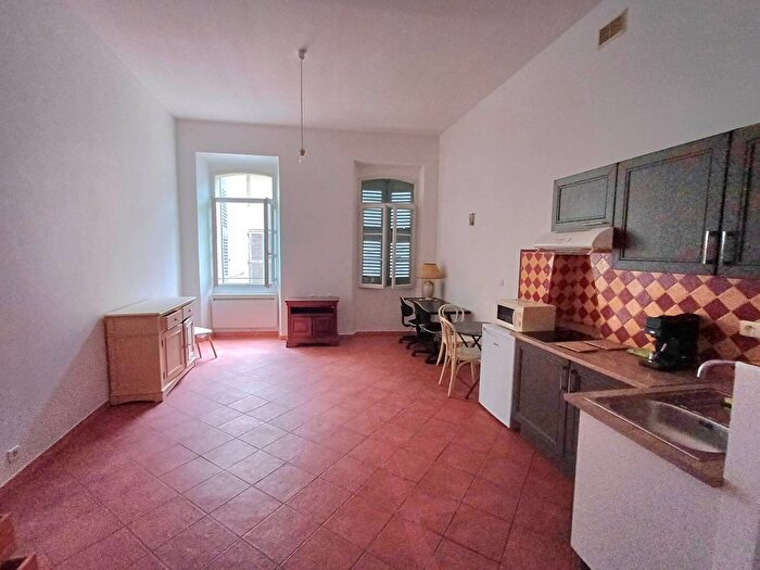 Appartement à louer - Centre Ancien, Draguignan - 1 pièce