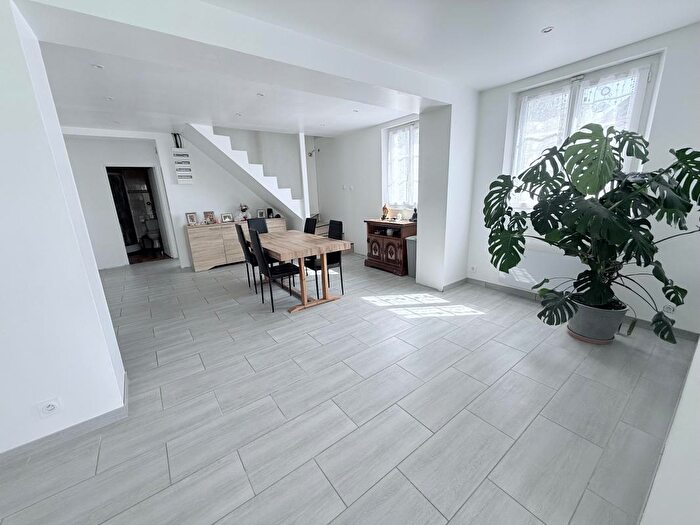 Maison à vendre - Cuts - 6 pièces - 4 chambres