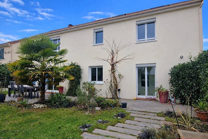 Maison à vendre - Voisins-le-Bretonneux - 7 pièces - 4 chambres