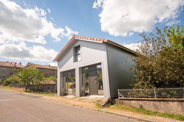 Piégut-Pluviers : Maison 5 pièces à vendre