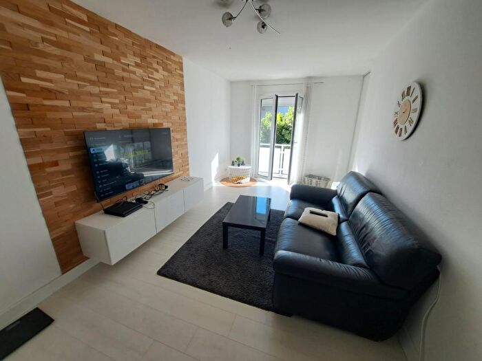Saint-Martin-d'Hères, Centre-ville : Appartement 4 pièces à louer