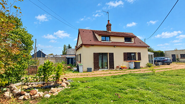 Maison 4 pièces à Saint-Avit-les-Guespières, à vendre