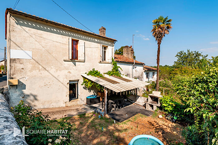 Aubie-et-Espessas : Maison 4 pièces à vendre