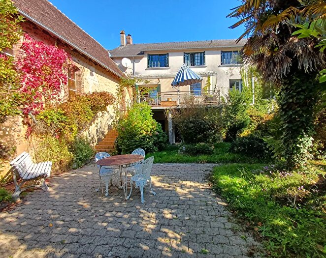 Longny-au-Perche : Maison 8 pièces à vendre