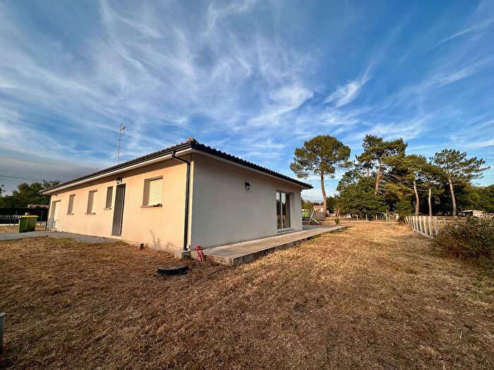 Maison 5 pièces à louer à Salles
