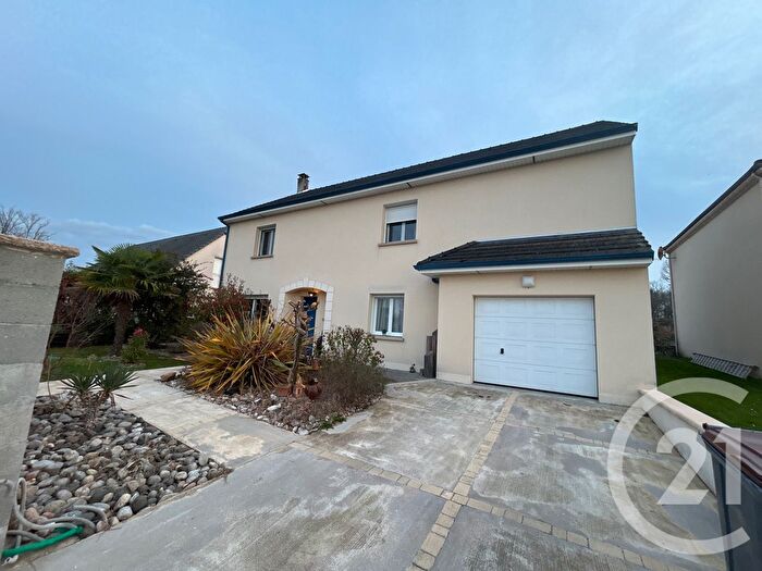 Maison à vendre - Saint-Pantaléon-de-Larche - 6 pièces - 5 chambres